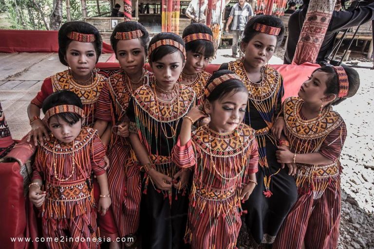 Toraja Culture in Sulawesi - Discover Burial Traditions & Rituals