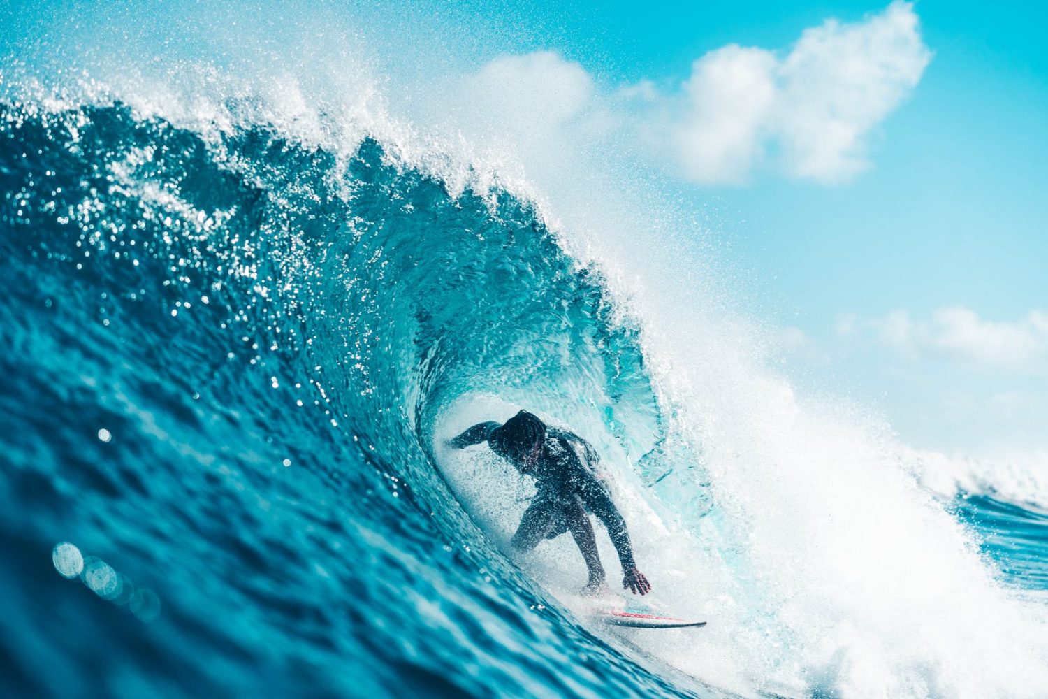 Surfing in Indonesia 🏄 The best islands and waves for surfing