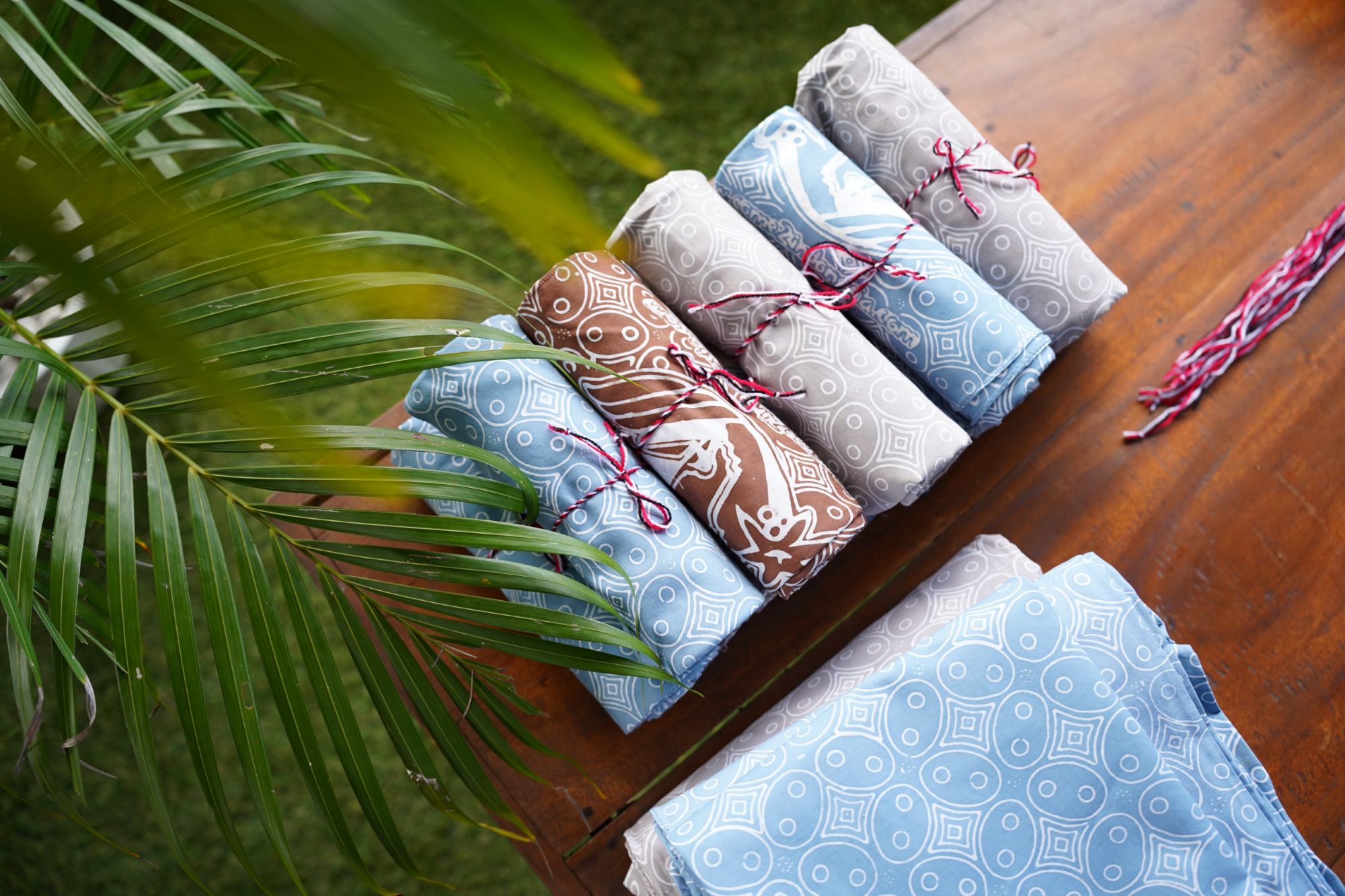 The story behind your Batik sarong & Tridatu bracelet – Come2Indonesia